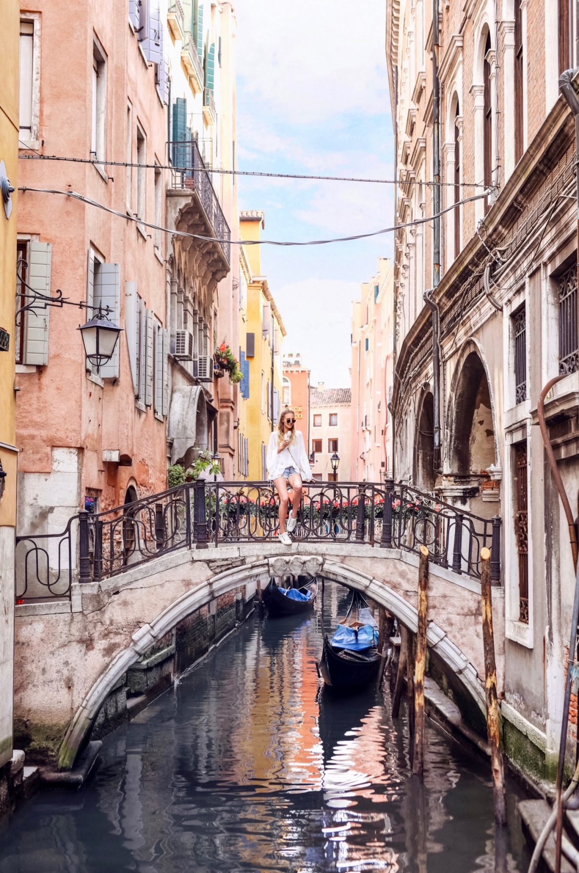 Getting lost in the maze | Venice - Leonie Hanne