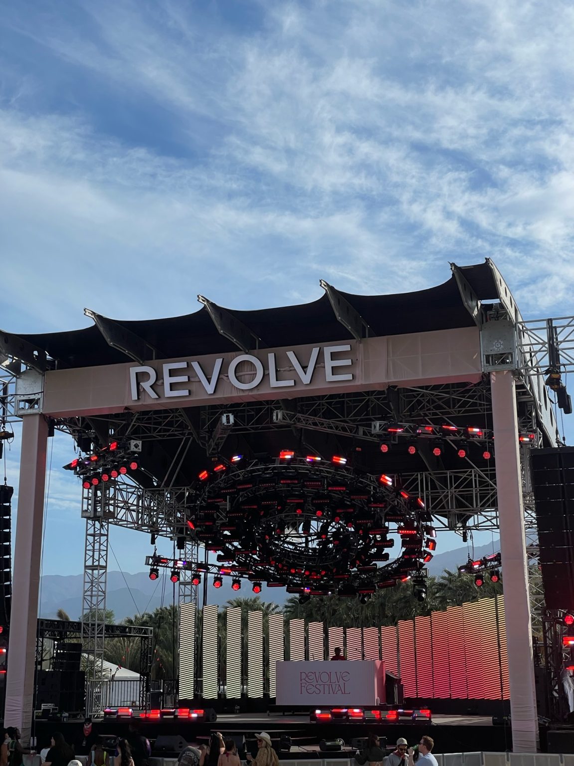 FESTIVAL SELECTS | REVOLVE & FWRD - Leonie Hanne