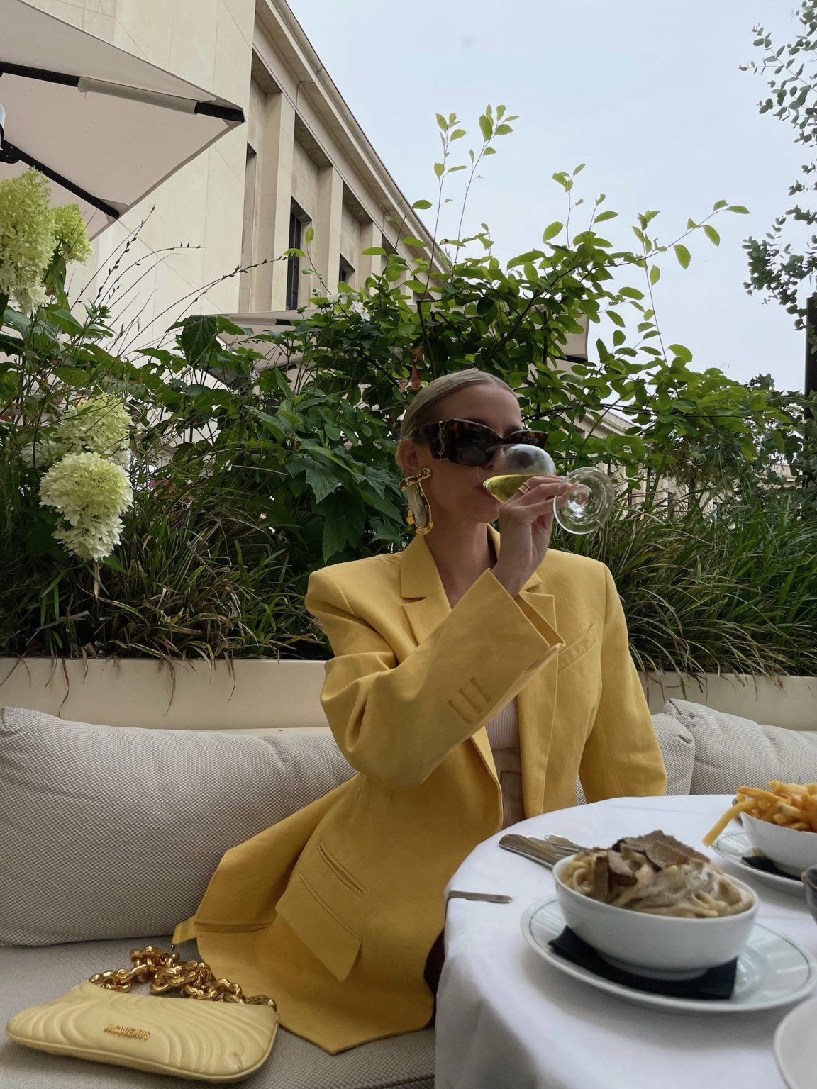 PARIS SNAPS 06|23 - Leonie Hanne