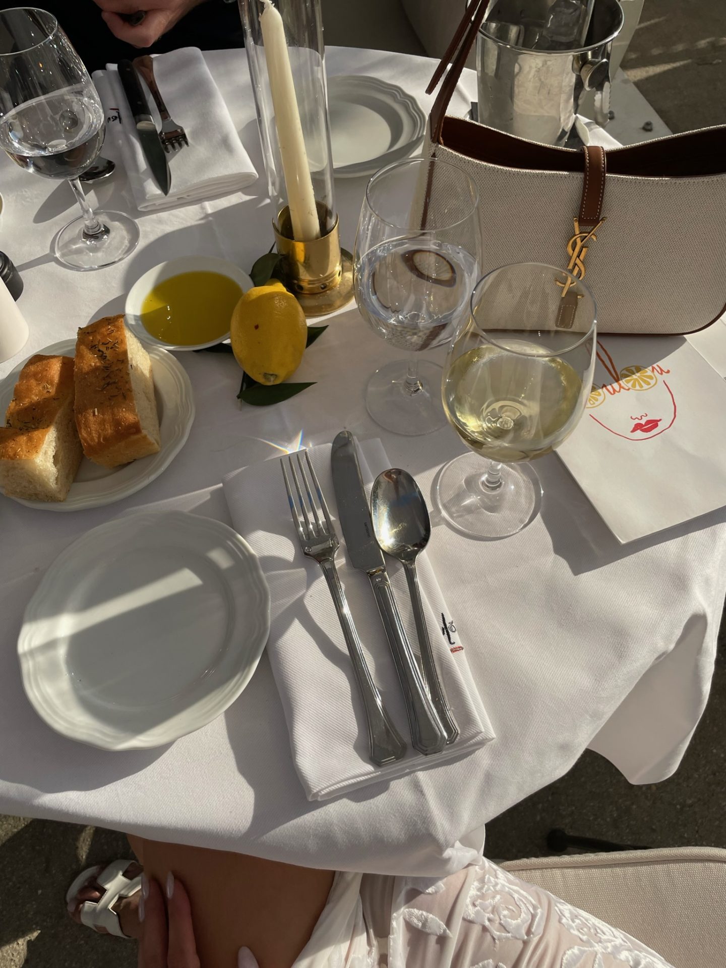 PARIS SNAPS 06|23 - Leonie Hanne