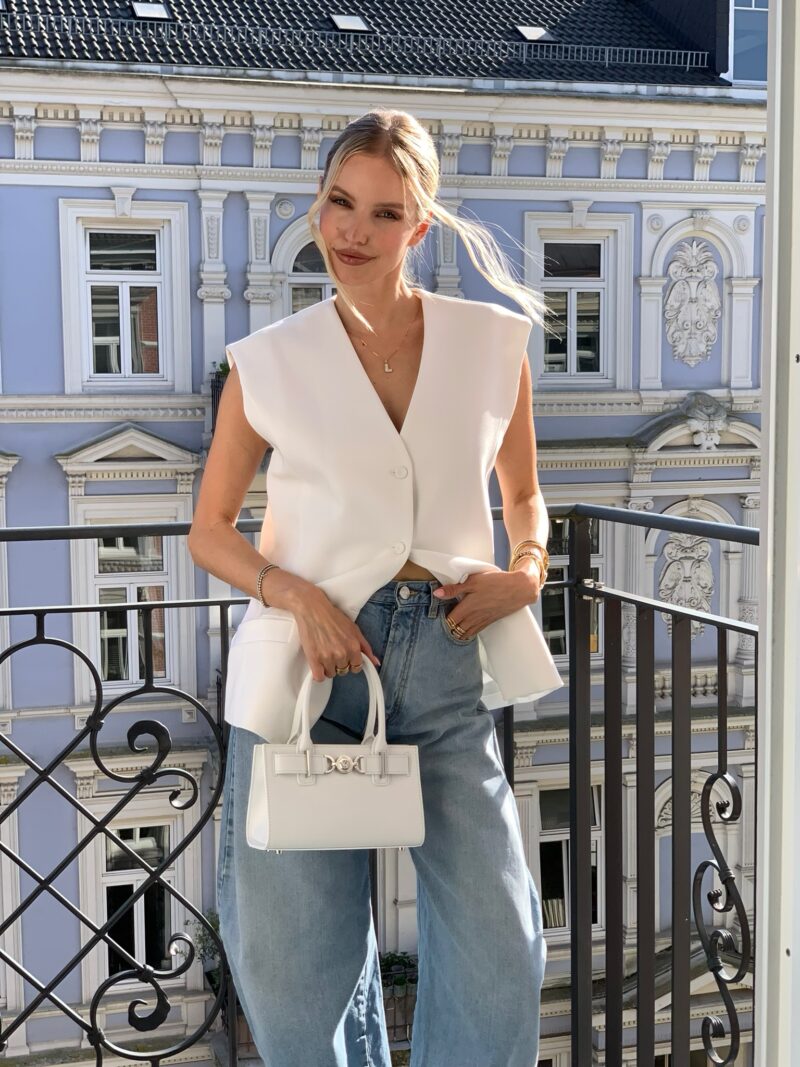 VERSACE | PASTEL BLUE ACCESSORIES - Leonie Hanne